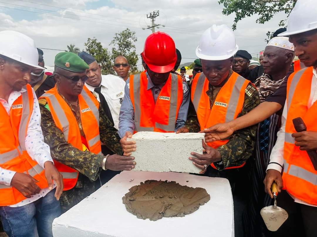 Sécurité/Pita: Le ministre Bachir pose la première pierre d'un ...