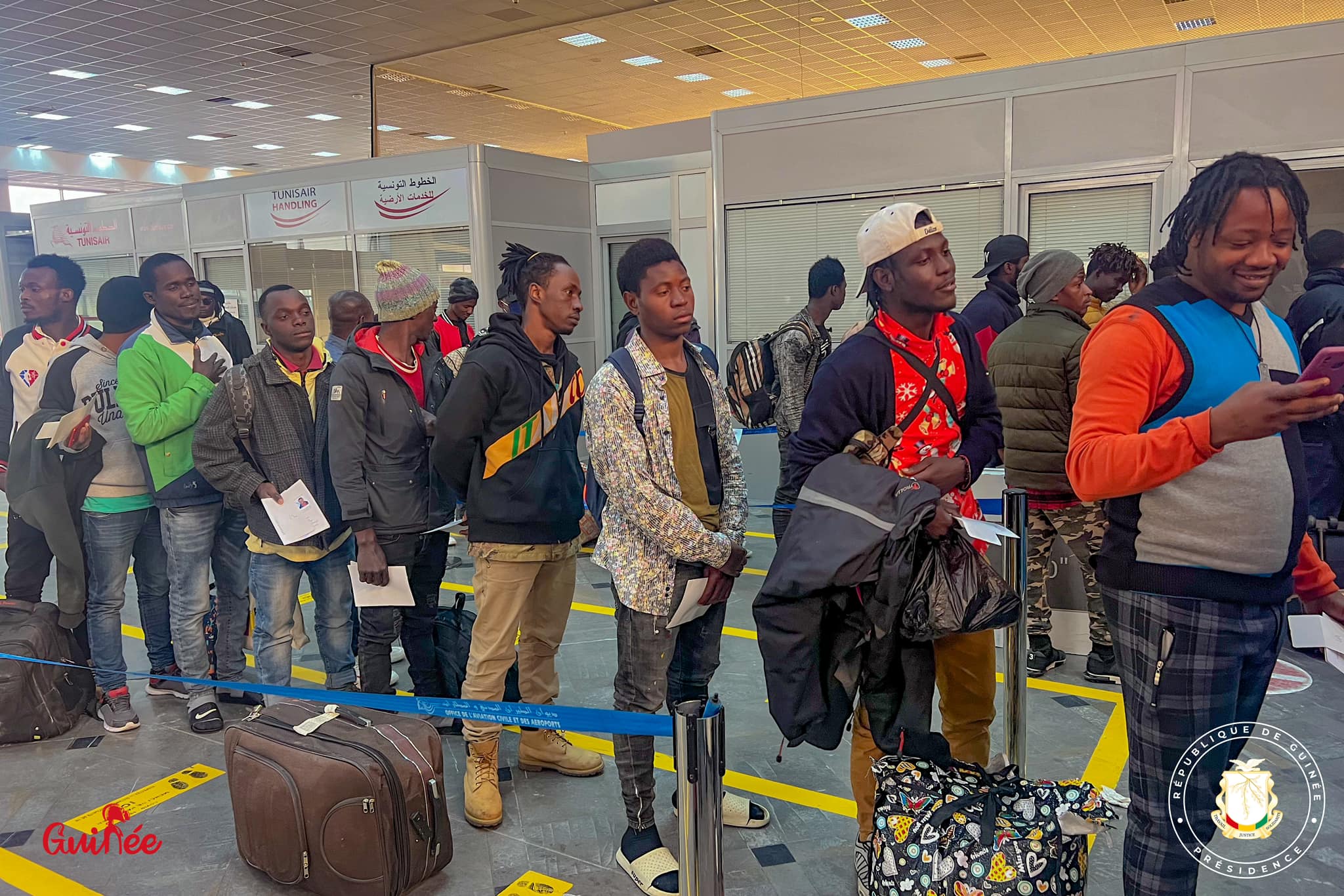 𝗔𝗲́𝗿𝗼𝗽𝗼𝗿𝘁 𝗱𝗲 𝗖𝗼𝗻𝗮𝗸𝗿𝘆 : 𝗮𝗿𝗿𝗶𝘃𝗲́𝗲 𝗱𝘂 𝗾𝘂𝗮𝘁𝗿𝗶𝗲̀𝗺𝗲 𝗰𝗼𝗻𝘃𝗼𝗶 𝗵𝘂𝗺𝗮𝗻𝗶𝘁𝗮𝗶𝗿𝗲… - Guinée Nondi