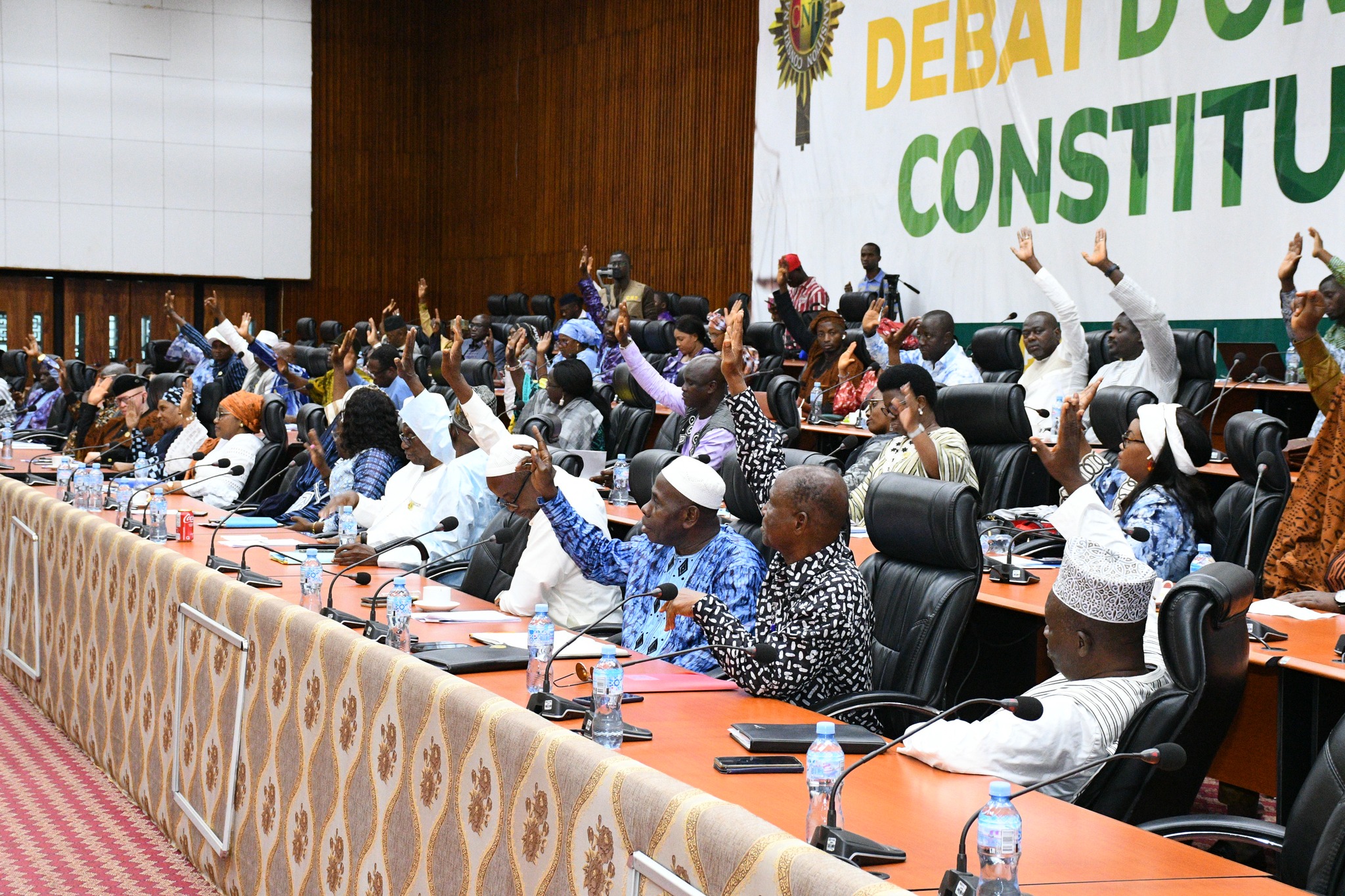Une journée historique au CNT : les Conseillers nationaux adoptent à l’unanimité le projet de ...